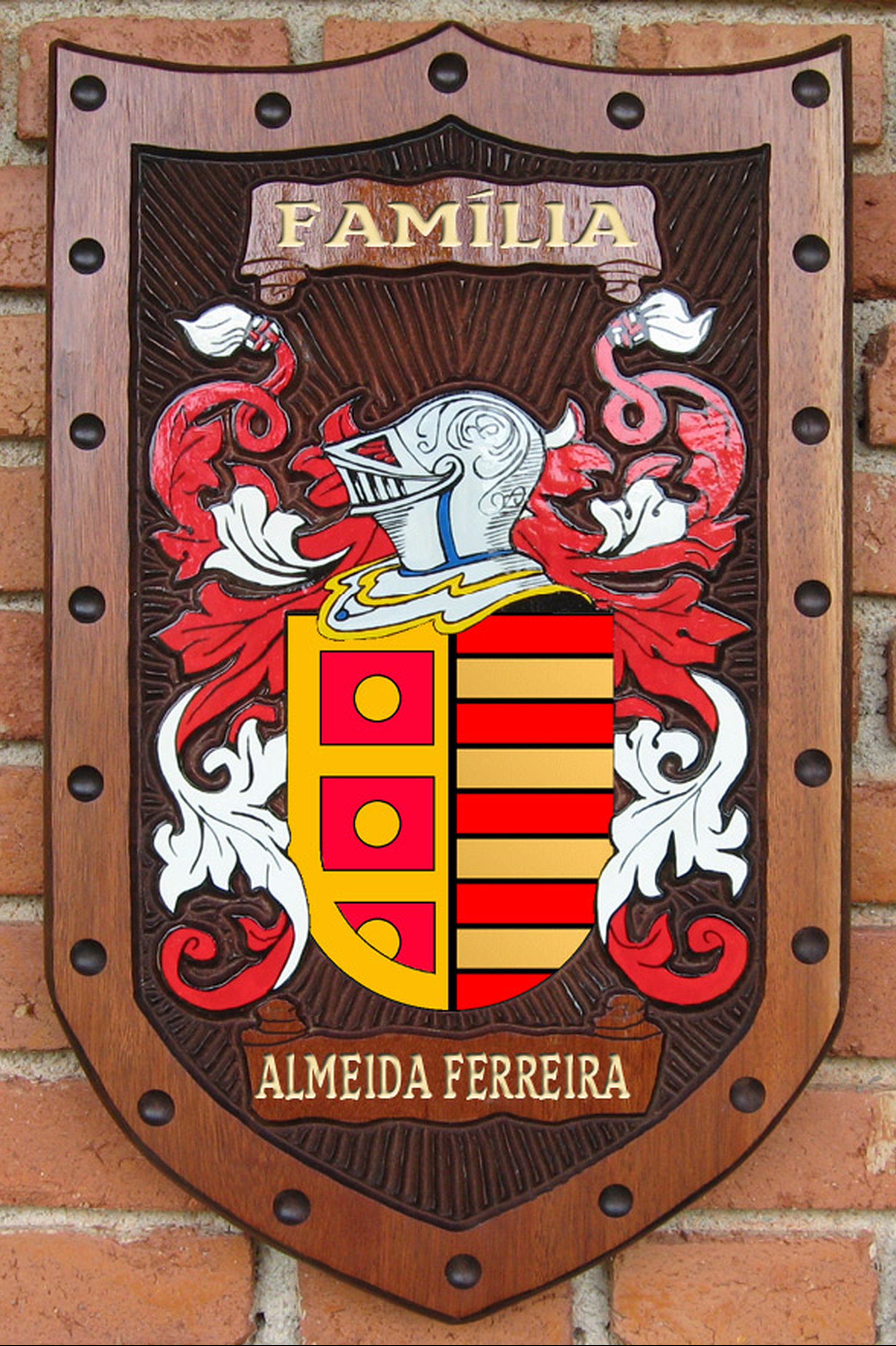 Brasão da família Almeida Ferreira - entalhado em Madeira - Pica-pau ...