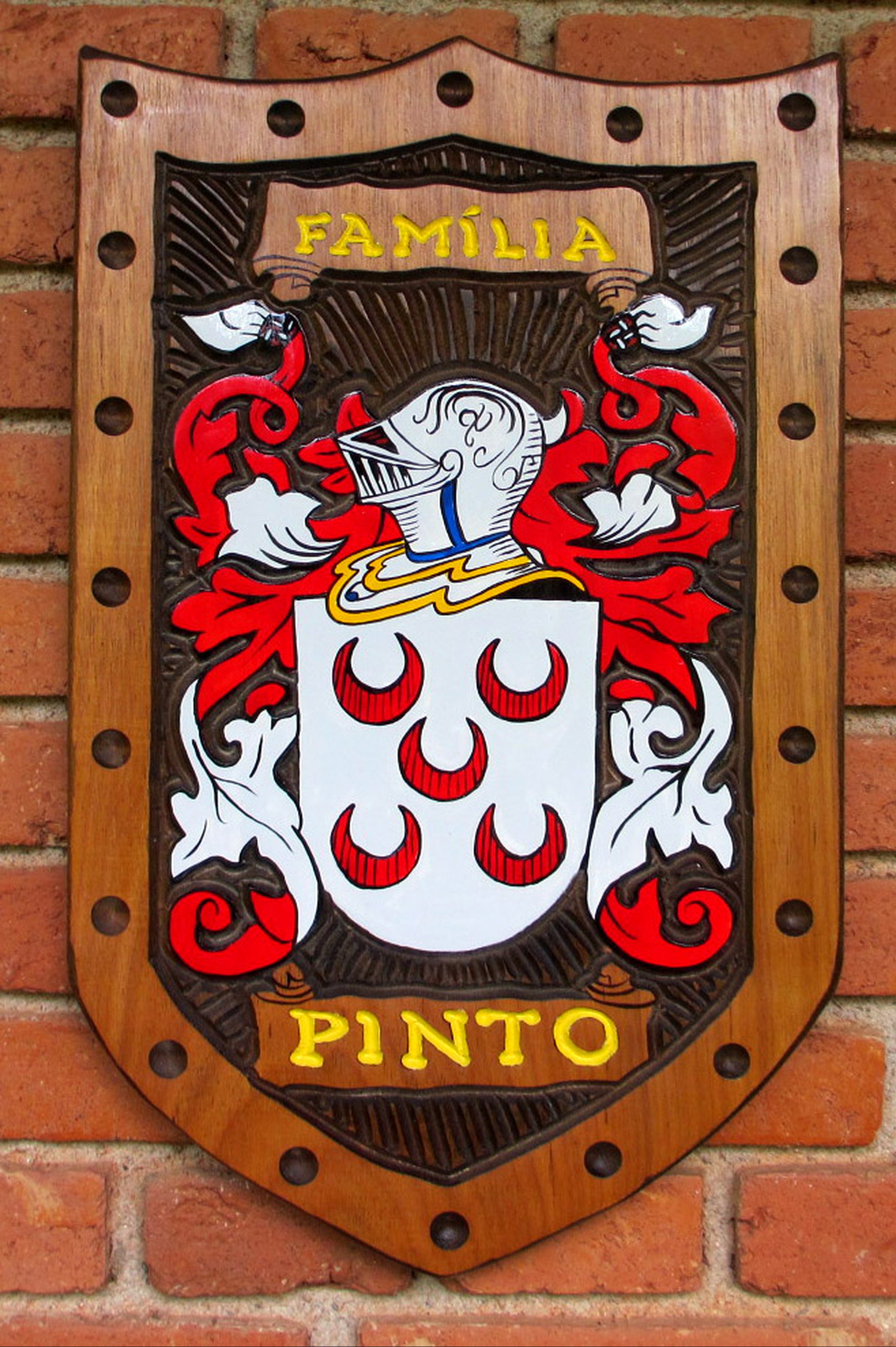 Brasão da família Pinto - entalhado em Madeira - Pica-pau Entalhes ...